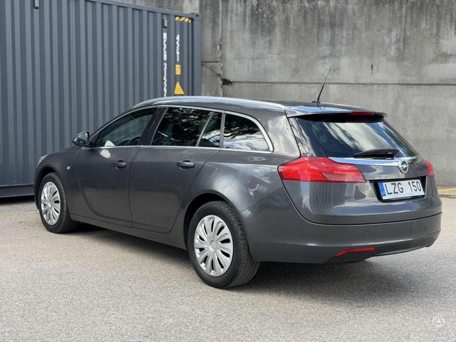 Grey Opel Insignia 2011 in Vilnius, with an engine capacity of 1.96 L and mileage of 247 thousand km for 2450 €, photo 8 on AUTOMOTO.COM.LV
