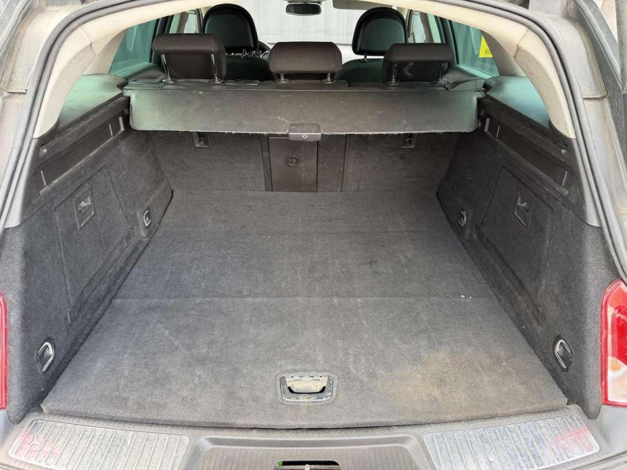 Grey Opel Insignia 2011 in Vilnius, with an engine capacity of 1.96 L and mileage of 247 thousand km for 2450 €, photo 10 on AUTOMOTO.COM.LV