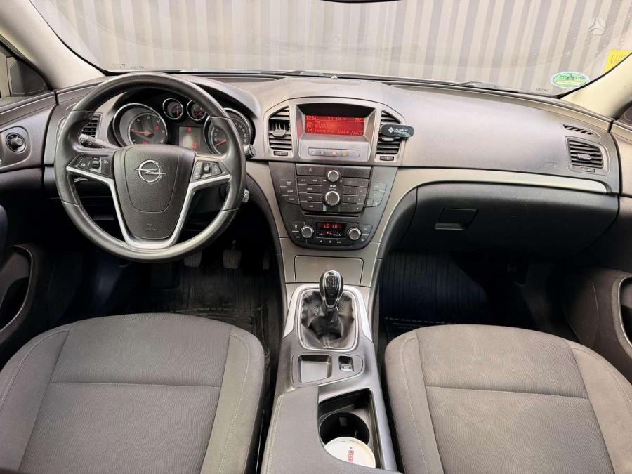 Grey Opel Insignia 2011 in Vilnius, with an engine capacity of 1.96 L and mileage of 247 thousand km for 2450 €, photo 13 on AUTOMOTO.COM.LV