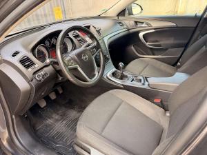 Grey Opel Insignia 2011 in Vilnius, with an engine capacity of 1.96 L and mileage of 247 thousand km for 2450 €, photo 14 on AUTOMOTO.COM.LV