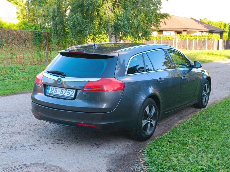 Grey Opel Insignia 2011 in Riga, with an engine capacity of 2.00 L and mileage of 335 thousand km for 2199 €, photo 4 on AUTOMOTO.COM.LV
