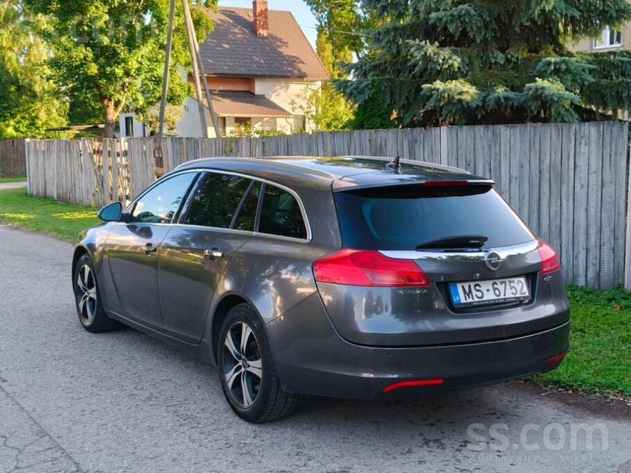 Grey Opel Insignia 2011 in Riga, with an engine capacity of 2.00 L and mileage of 335 thousand km for 2199 €, photo 5 on AUTOMOTO.COM.LV