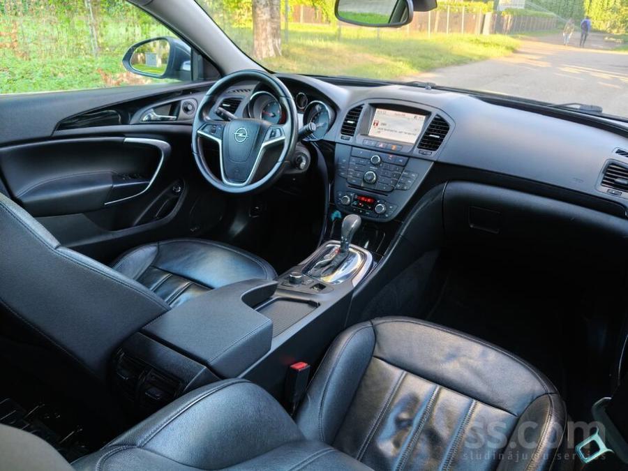 Grey Opel Insignia 2011 in Riga, with an engine capacity of 2.00 L and mileage of 335 thousand km for 2199 €, photo 8 on AUTOMOTO.COM.LV