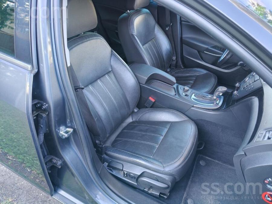 Grey Opel Insignia 2011 in Riga, with an engine capacity of 2.00 L and mileage of 335 thousand km for 2199 €, photo 11 on AUTOMOTO.COM.LV