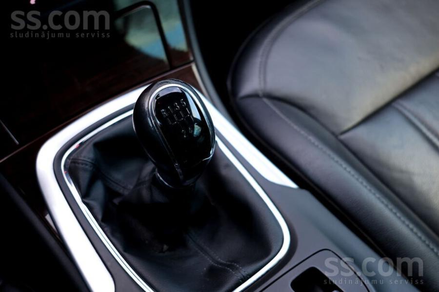 Grey Opel Insignia 2011 in Kuldiga, with an engine capacity of 2.00 L and mileage of 0 thousand km for 4170 €, photo 13 on AUTOMOTO.COM.LV