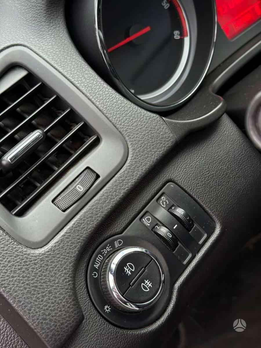 Pelēks Opel Insignia 2011 Klaipėda, ar dzinēja tilpumu 1.96 L un nobraukumu 324 tūkst. km par 3200 €, foto 19 vietnē AUTOMOTO.COM.LV