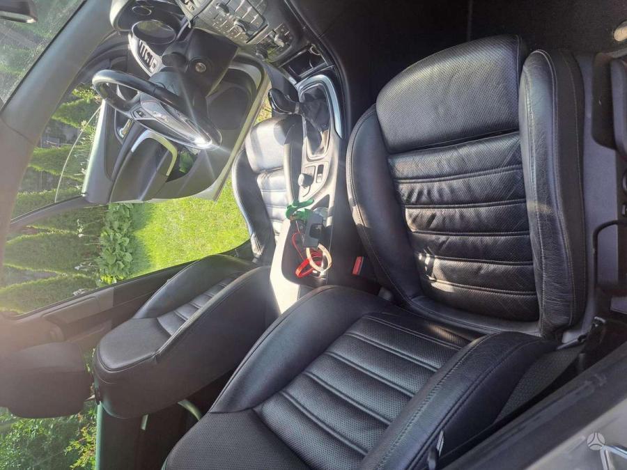 Grey Opel Insignia 2011 in Jonava, with an engine capacity of 2.00 L and mileage of 363 thousand km for 2200 €, photo 12 on AUTOMOTO.COM.LV