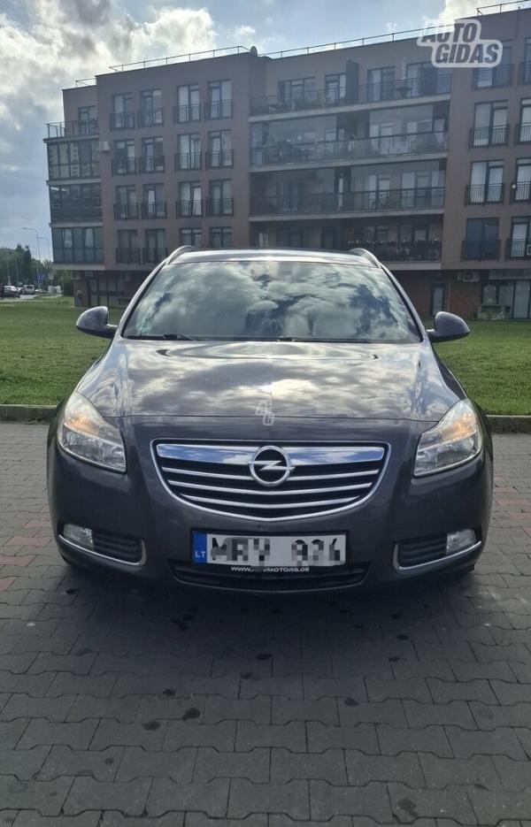 Grey Opel Insignia 2011 in Vilnius, with an engine capacity of 2.00 L and mileage of 253 thousand km for 3500 €, photo 1 on AUTOMOTO.COM.LV