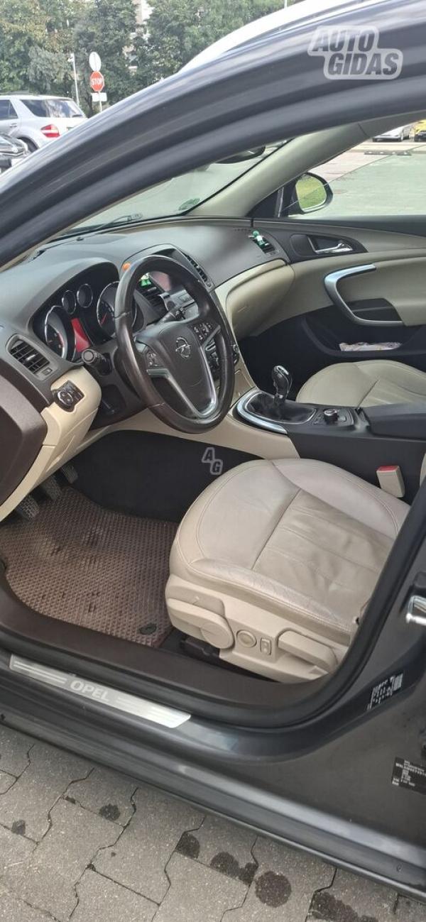 Grey Opel Insignia 2011 in Vilnius, with an engine capacity of 2.00 L and mileage of 253 thousand km for 3500 €, photo 7 on AUTOMOTO.COM.LV
