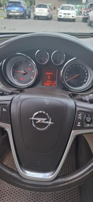 Grey Opel Insignia 2011 in Vilnius, with an engine capacity of 2.00 L and mileage of 253 thousand km for 3500 €, photo 9 on AUTOMOTO.COM.LV