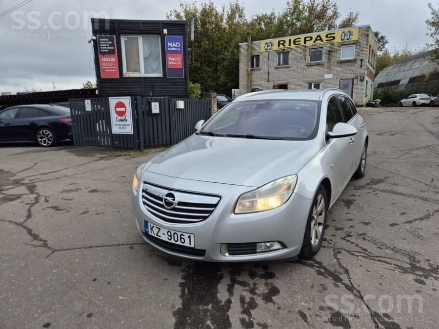 Pelēks Opel Insignia 2011 Rīga, ar dzinēja tilpumu 2.00 L un nobraukumu 396 tūkst. km par 2490 €, foto 1 vietnē AUTOMOTO.COM.LV