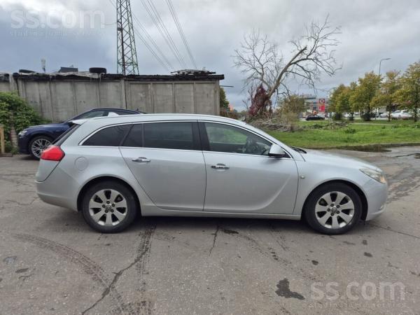 Grey Opel Insignia 2011 in Riga, with an engine capacity of 2.00 L and mileage of 396 thousand km for 2490 €, photo 6 on AUTOMOTO.COM.LV