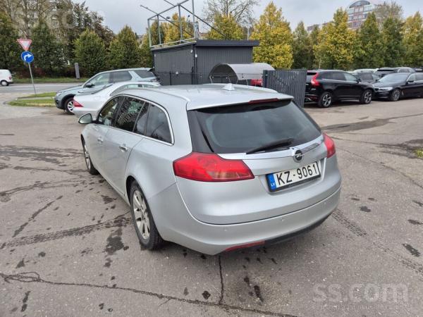 Grey Opel Insignia 2011 in Riga, with an engine capacity of 2.00 L and mileage of 396 thousand km for 2490 €, photo 9 on AUTOMOTO.COM.LV