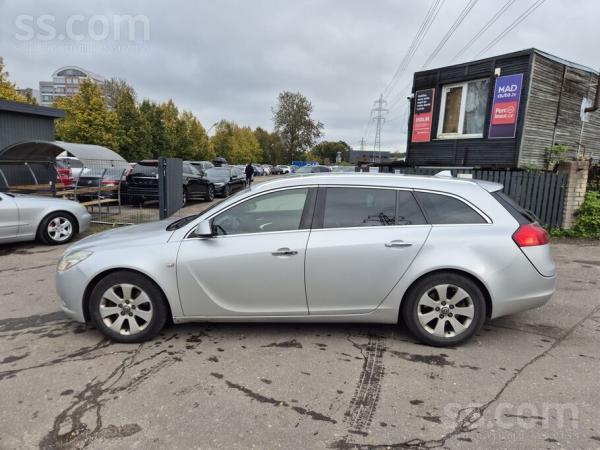 Grey Opel Insignia 2011 in Riga, with an engine capacity of 2.00 L and mileage of 396 thousand km for 2490 €, photo 10 on AUTOMOTO.COM.LV