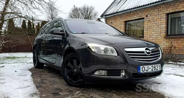Grey Opel Insignia 2012 in Riga, with an engine capacity of 2.00 L and mileage of 265 thousand km for 5250 €, photo 4 on AUTOMOTO.COM.LV