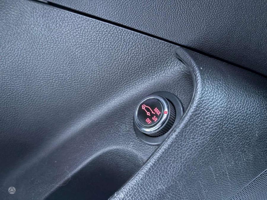 Grey Opel Insignia 2012 in Klaipeda, with an engine capacity of 1.96 L and mileage of 292 thousand km for 3800 €, photo 12 on AUTOMOTO.COM.LV