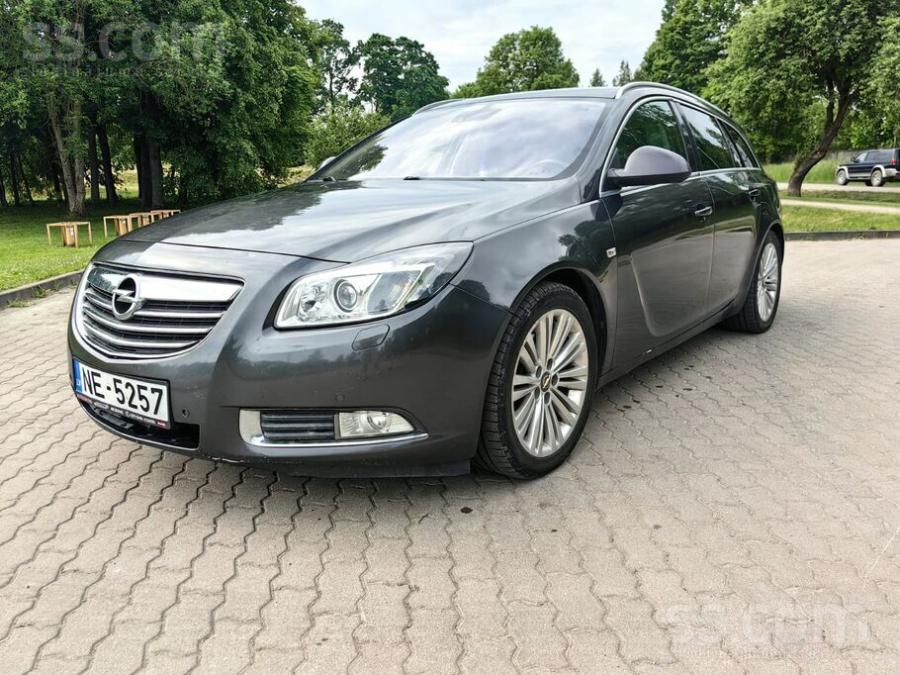 Pelēks Opel Insignia 2012 Preiļi, ar dzinēja tilpumu 2.00 L un nobraukumu 326 tūkst. km par 2450 €, foto 1 vietnē AUTOMOTO.COM.LV
