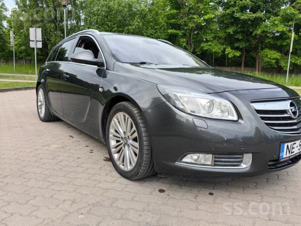 Pelēks Opel Insignia 2012 Preiļi, ar dzinēja tilpumu 2.00 L un nobraukumu 326 tūkst. km par 2450 €, foto 3 vietnē AUTOMOTO.COM.LV