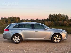 Grey Opel Insignia 2012 in Daugavpils, with an engine capacity of 2.00 L and mileage of 300 thousand km for 4450 €, photo 3 on AUTOMOTO.COM.LV