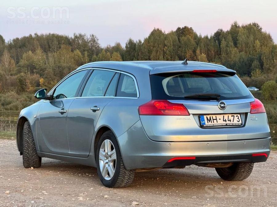 Grey Opel Insignia 2012 in Daugavpils, with an engine capacity of 2.00 L and mileage of 300 thousand km for 4450 €, photo 4 on AUTOMOTO.COM.LV