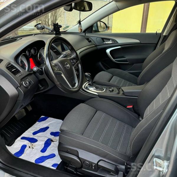 Pelēks Opel Insignia 2012 Daugavpils, ar dzinēja tilpumu 2.00 L un nobraukumu 300 tūkst. km par 4450 €, foto 7 vietnē AUTOMOTO.COM.LV