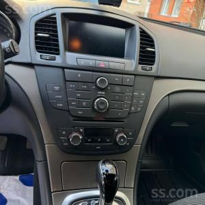 Grey Opel Insignia 2012 in Daugavpils, with an engine capacity of 2.00 L and mileage of 300 thousand km for 4450 €, photo 13 on AUTOMOTO.COM.LV