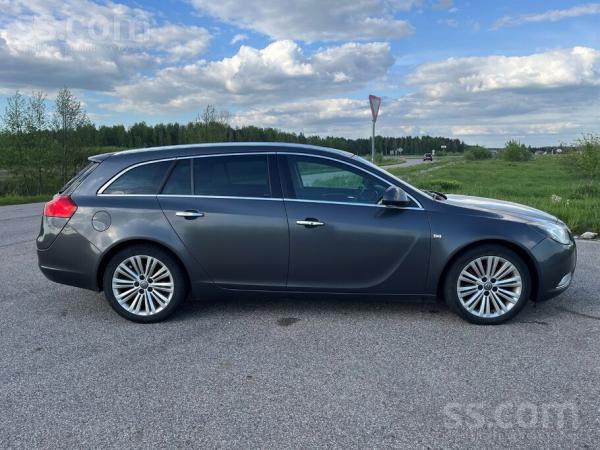Grey Opel Insignia 2012 in Riga, with an engine capacity of 2.00 L and mileage of 401 thousand km for 3750 €, photo 7 on AUTOMOTO.COM.LV