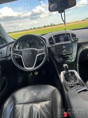Grey Opel Insignia 2012 in Riga, with an engine capacity of 2.00 L and mileage of 401 thousand km for 3750 €, photo 9 on AUTOMOTO.COM.LV