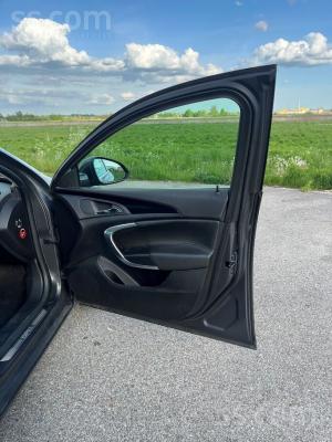 Grey Opel Insignia 2012 in Riga, with an engine capacity of 2.00 L and mileage of 401 thousand km for 3750 €, photo 17 on AUTOMOTO.COM.LV