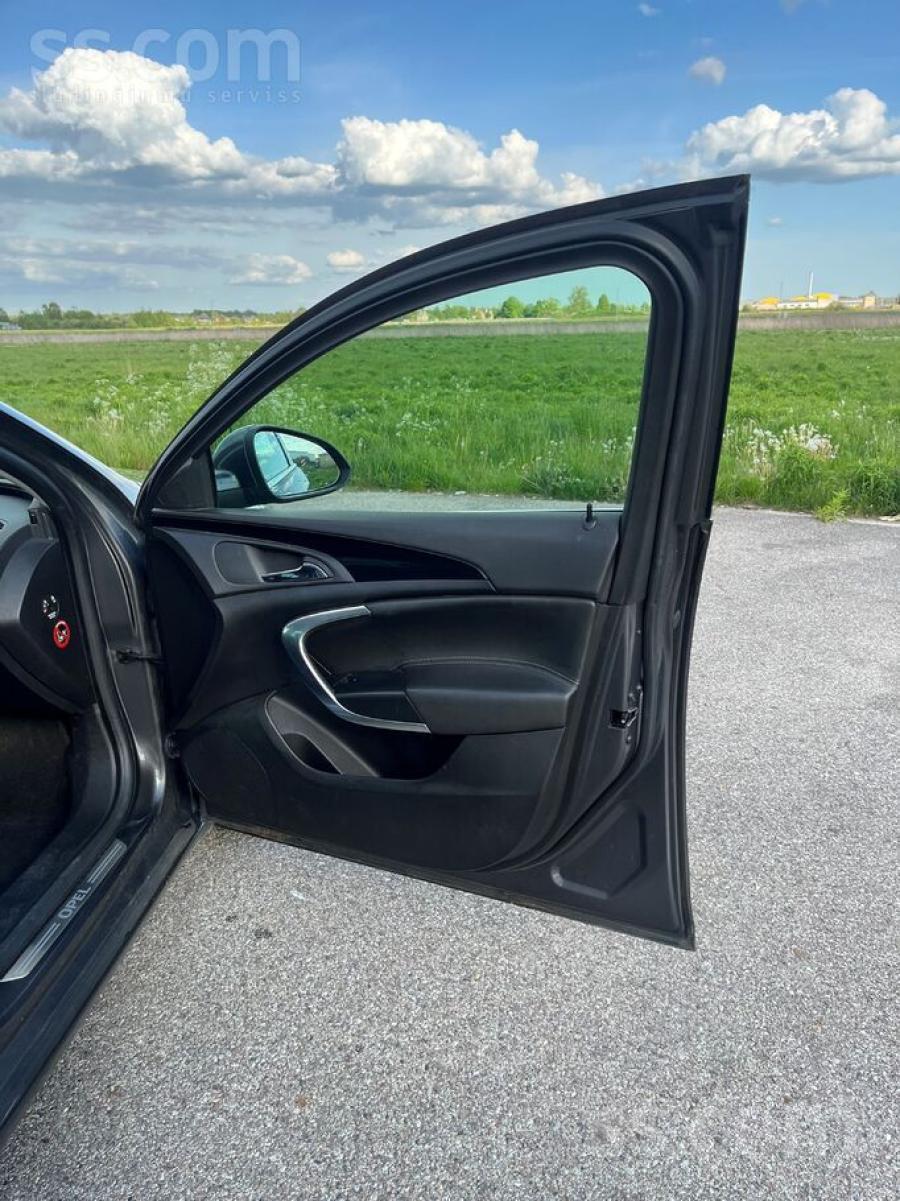 Grey Opel Insignia 2012 in Riga, with an engine capacity of 2.00 L and mileage of 401 thousand km for 3750 €, photo 17 on AUTOMOTO.COM.LV
