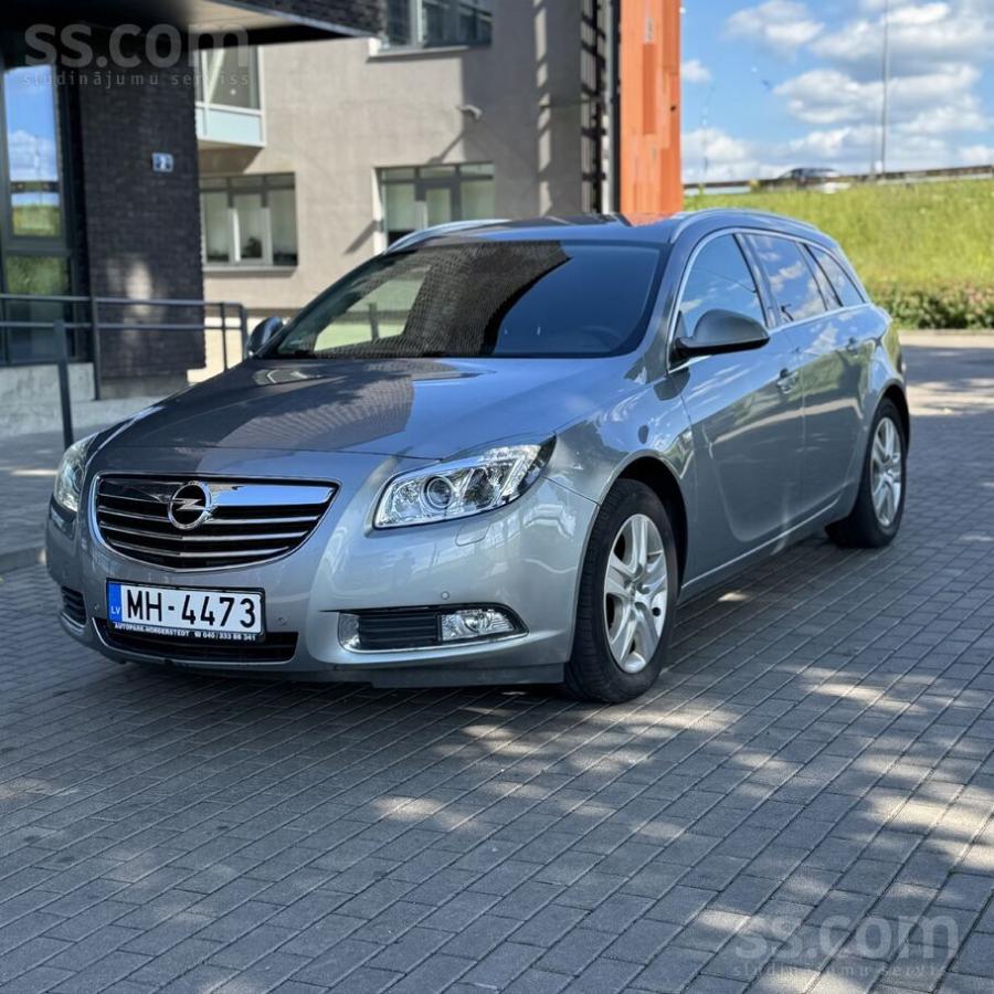Grey Opel Insignia 2012 in Daugavpils, with an engine capacity of 2.00 L and mileage of 317 thousand km for 3950 €, photo 1 on AUTOMOTO.COM.LV