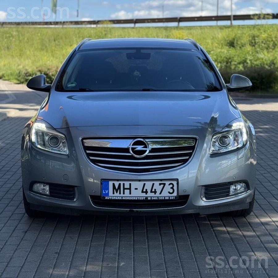Grey Opel Insignia 2012 in Daugavpils, with an engine capacity of 2.00 L and mileage of 317 thousand km for 3950 €, photo 3 on AUTOMOTO.COM.LV
