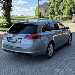 Grey Opel Insignia 2012 in Daugavpils, with an engine capacity of 2.00 L and mileage of 317 thousand km for 3950 €, photo 4 on AUTOMOTO.COM.LV