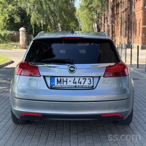 Grey Opel Insignia 2012 in Daugavpils, with an engine capacity of 2.00 L and mileage of 317 thousand km for 3950 €, photo 5 on AUTOMOTO.COM.LV