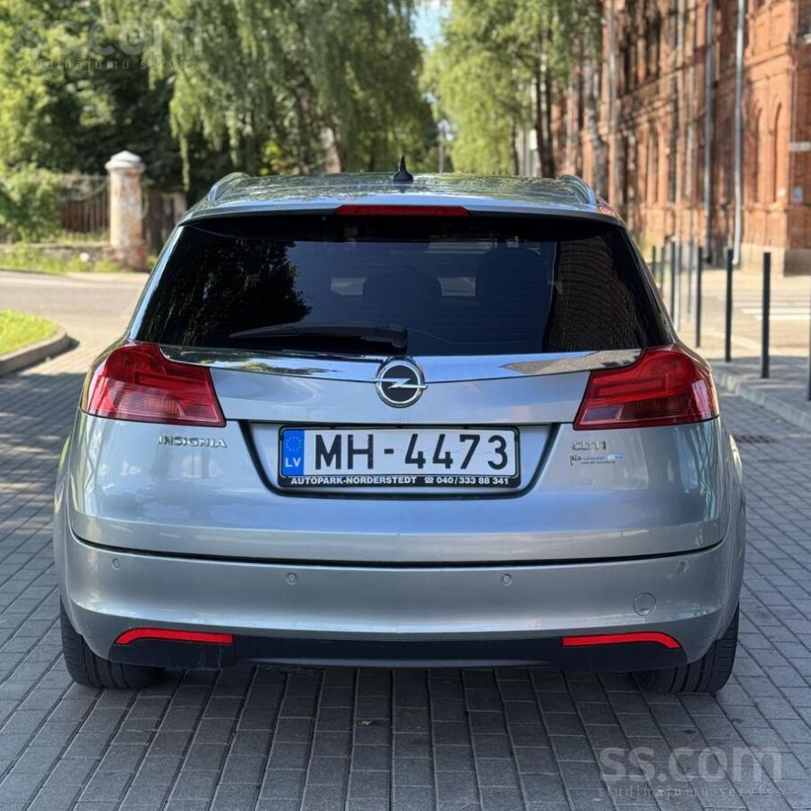 Grey Opel Insignia 2012 in Daugavpils, with an engine capacity of 2.00 L and mileage of 317 thousand km for 3950 €, photo 5 on AUTOMOTO.COM.LV