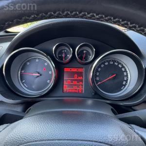 Grey Opel Insignia 2012 in Daugavpils, with an engine capacity of 2.00 L and mileage of 317 thousand km for 3950 €, photo 10 on AUTOMOTO.COM.LV