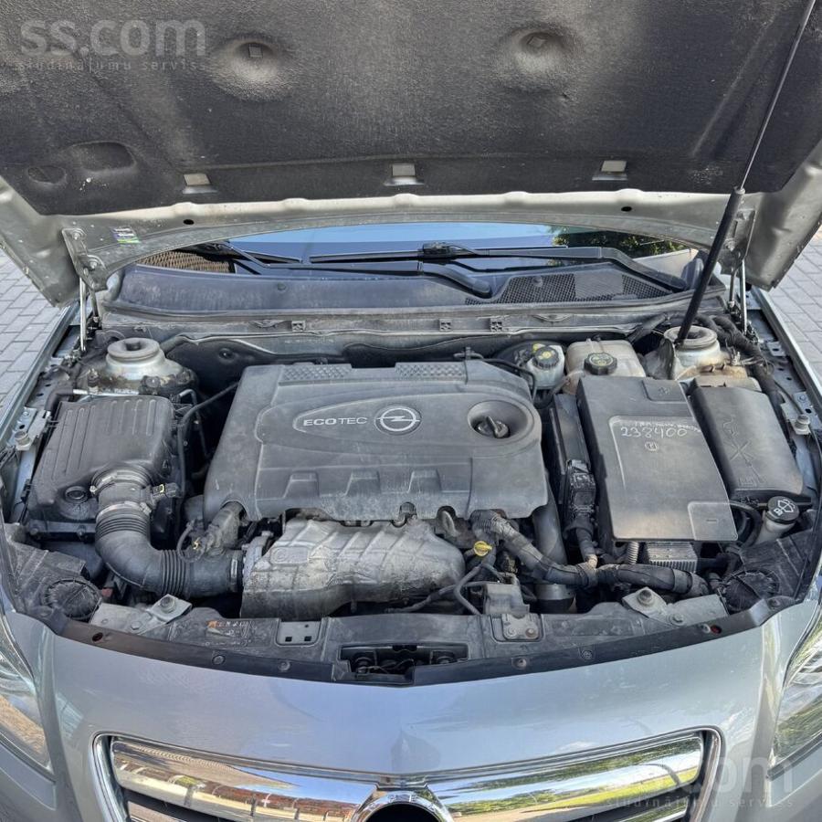 Grey Opel Insignia 2012 in Daugavpils, with an engine capacity of 2.00 L and mileage of 317 thousand km for 3950 €, photo 12 on AUTOMOTO.COM.LV