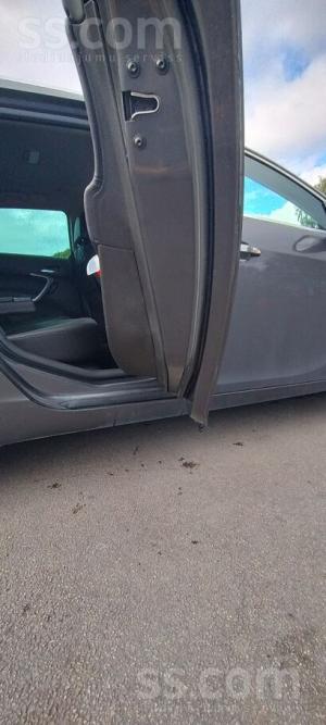 Pelēks Opel Insignia 2012 Rīga, ar dzinēja tilpumu 2.00 L un nobraukumu 263 tūkst. km par 4500 €, foto 21 vietnē AUTOMOTO.COM.LV