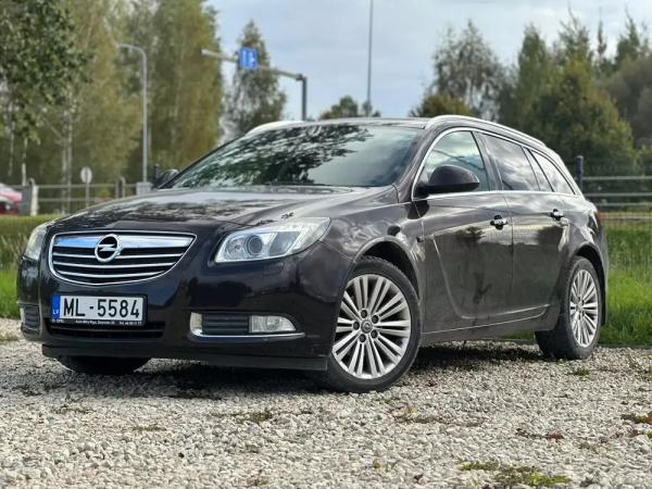 Grey Opel Insignia 2012 in Jelgava, with an engine capacity of 2.00 L and mileage of 328 thousand km for 3200 €, photo 1 on AUTOMOTO.COM.LV