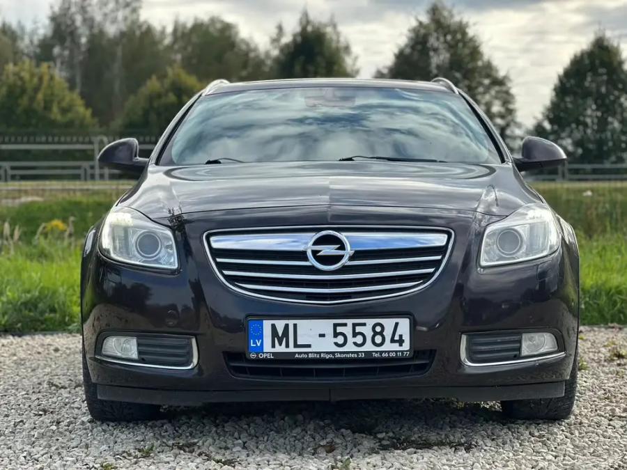 Grey Opel Insignia 2012 in Jelgava, with an engine capacity of 2.00 L and mileage of 328 thousand km for 3200 €, photo 3 on AUTOMOTO.COM.LV