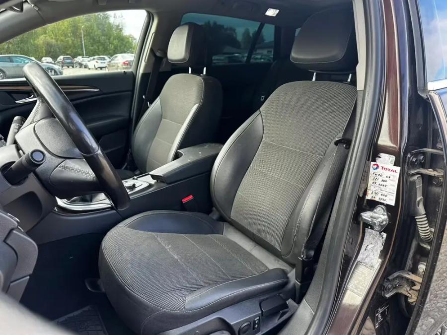 Grey Opel Insignia 2012 in Jelgava, with an engine capacity of 2.00 L and mileage of 328 thousand km for 3200 €, photo 5 on AUTOMOTO.COM.LV