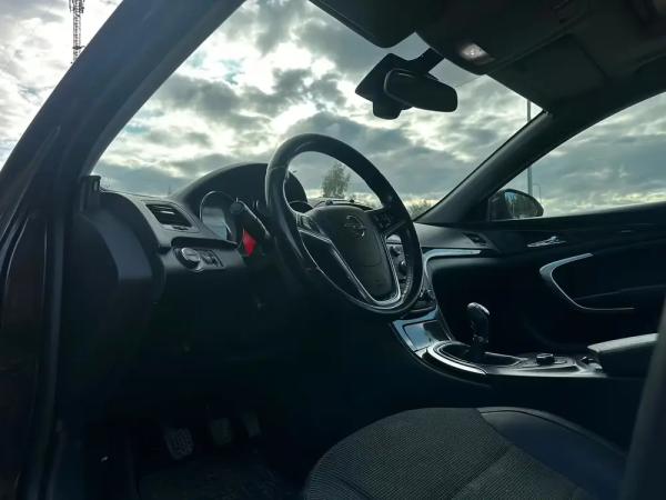 Grey Opel Insignia 2012 in Jelgava, with an engine capacity of 2.00 L and mileage of 328 thousand km for 3200 €, photo 5 on AUTOMOTO.COM.LV