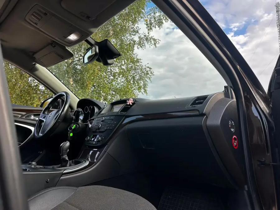 Grey Opel Insignia 2012 in Jelgava, with an engine capacity of 2.00 L and mileage of 328 thousand km for 3200 €, photo 7 on AUTOMOTO.COM.LV