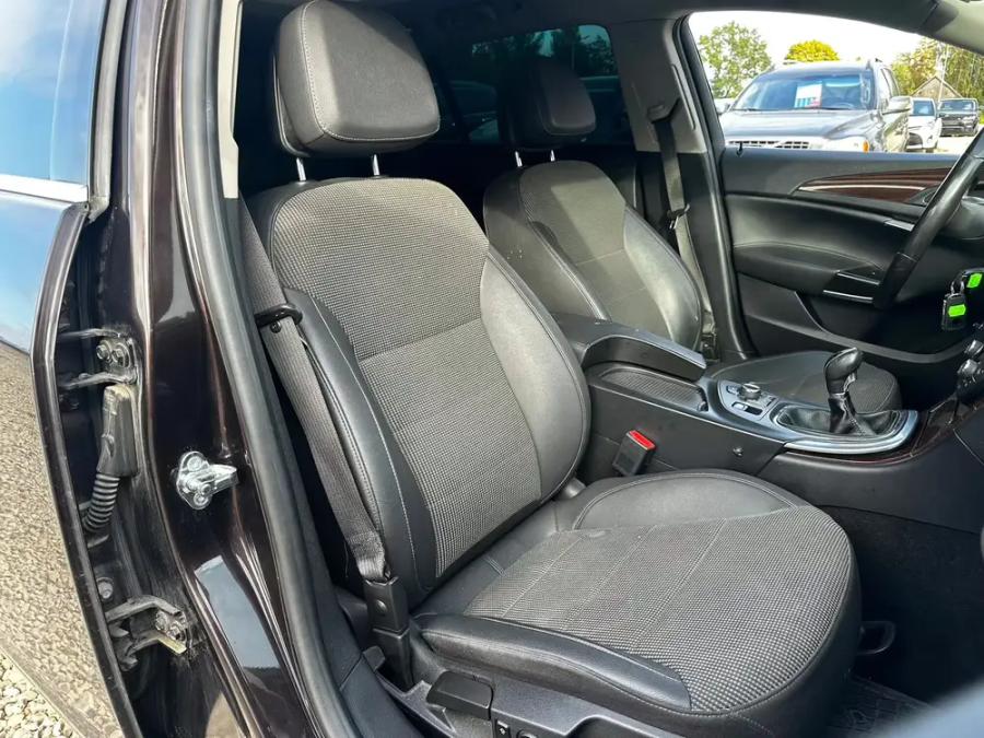 Grey Opel Insignia 2012 in Jelgava, with an engine capacity of 2.00 L and mileage of 328 thousand km for 3200 €, photo 8 on AUTOMOTO.COM.LV