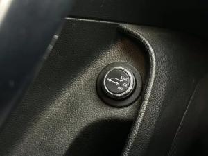 Grey Opel Insignia 2012 in Jelgava, with an engine capacity of 2.00 L and mileage of 328 thousand km for 3200 €, photo 12 on AUTOMOTO.COM.LV