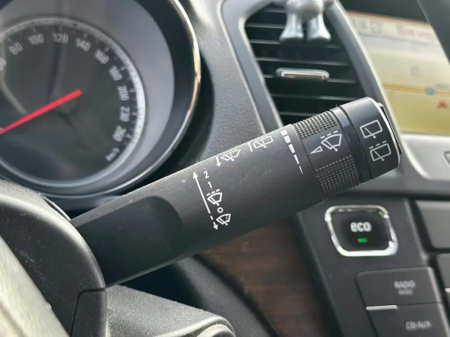 Grey Opel Insignia 2012 in Jelgava, with an engine capacity of 2.00 L and mileage of 328 thousand km for 3200 €, photo 24 on AUTOMOTO.COM.LV