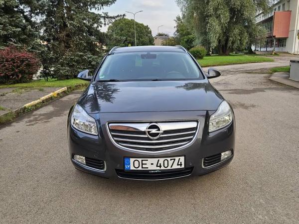 Grey Opel Insignia 2012 in Jekabpils, with an engine capacity of 2.00 L and mileage of 264 thousand km for 5390 €, photo 2 on AUTOMOTO.COM.LV