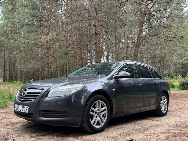 Grey Opel Insignia 2012 in Utena, with an engine capacity of 1.96 L and mileage of 300 thousand km for 2499 €, photo 1 on AUTOMOTO.COM.LV