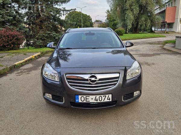 Grey Opel Insignia 2012 in Riga, with an engine capacity of 2.00 L and mileage of 276 thousand km for 4600 €, photo 2 on AUTOMOTO.COM.LV