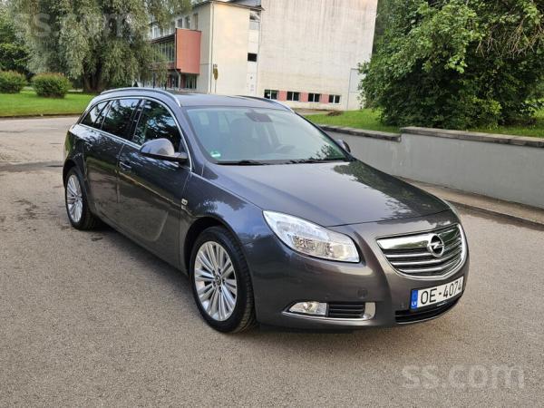 Grey Opel Insignia 2012 in Riga, with an engine capacity of 2.00 L and mileage of 276 thousand km for 4600 €, photo 3 on AUTOMOTO.COM.LV